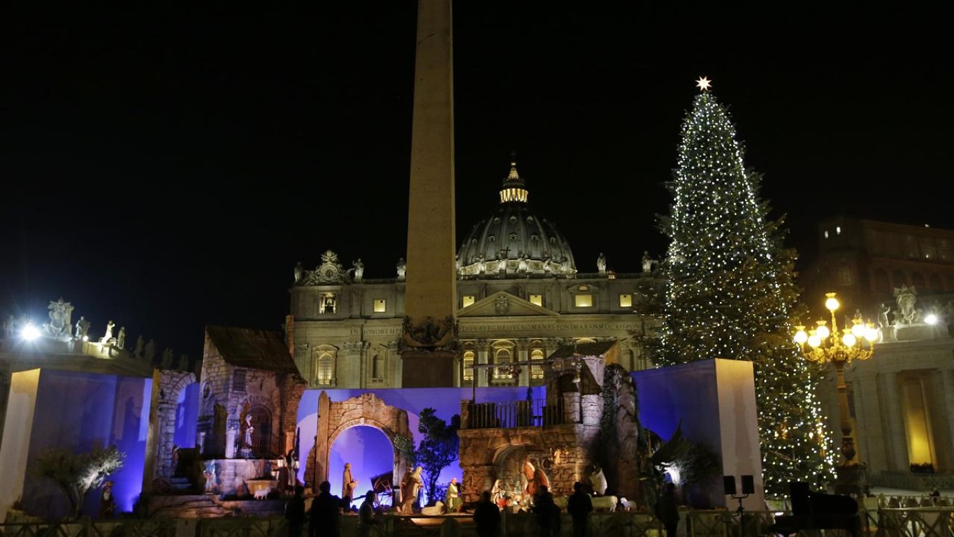 Gozitan nativity crib and Maltese music at St Peter’s Square, Vatican ...