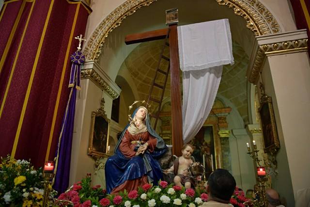 The Archbishop leads the devotional procession of Our Lady of Sorrows ...