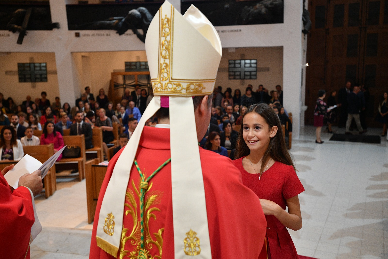 Photos: The Auxiliary Bishop administers the Sacrament of Confirmation ...