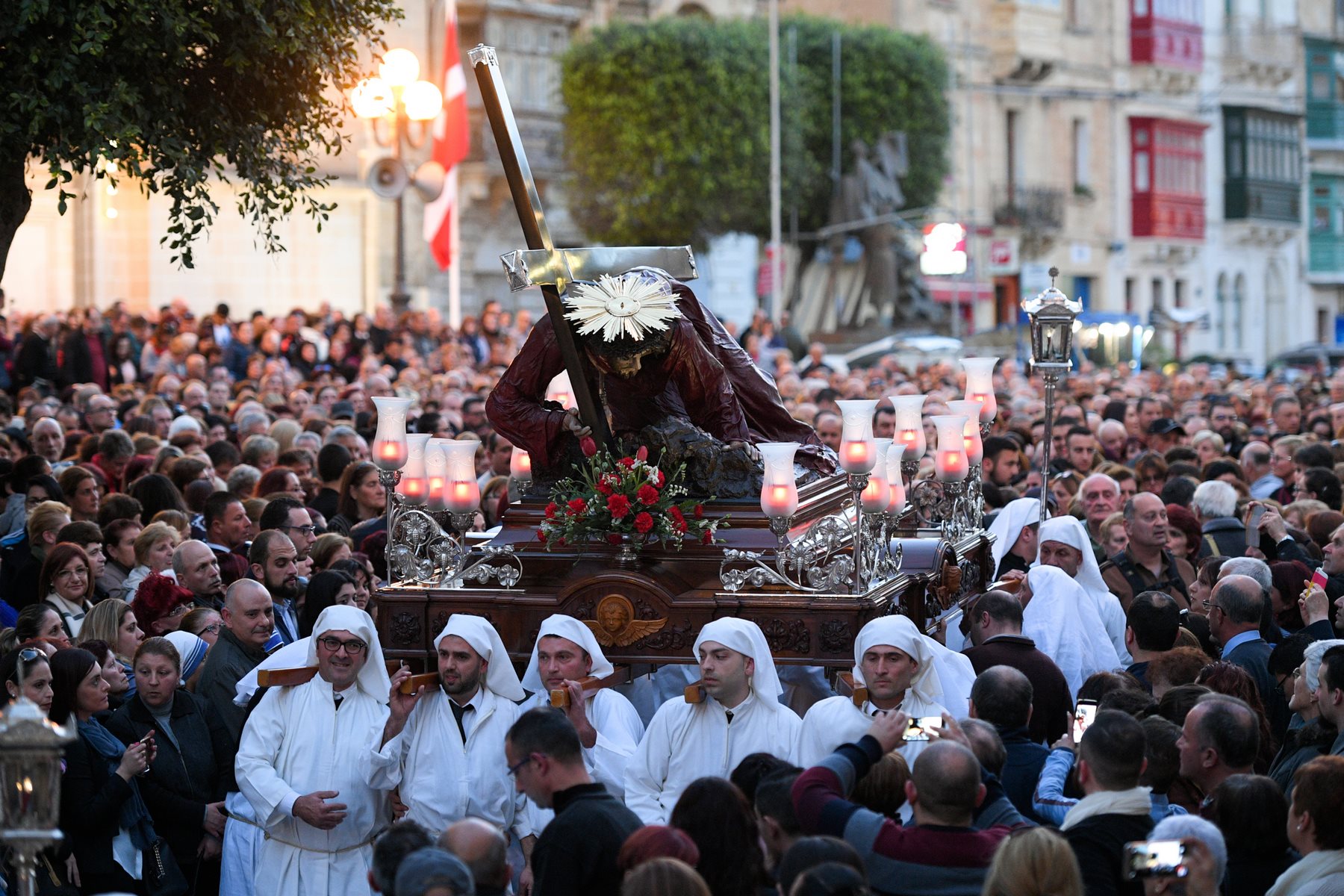 Pilgrimage with the statue of Christ the Redeemer in Senglea ...