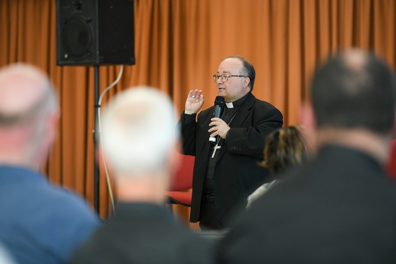 Photos: Young people in dialogue with priests – Archdiocese of Malta