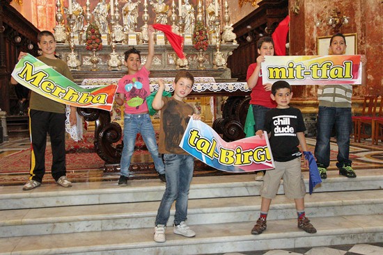 ARCHBISHOP MEETS CATECHISM CHILDREN WHO ATTEND CATECHISM AT THE PARISH ...