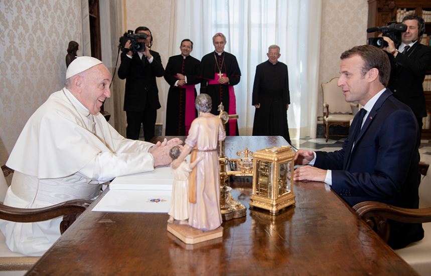 Pope Francis and Emmanuel Macron talk about immigration in first ...