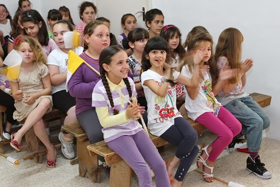 Archbishop meets girls at MUSEUM Centre in Ħal Safi – Archdiocese of Malta