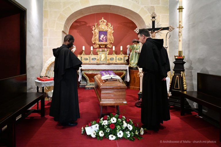 People bid farewell to Cardinal Prospero Grech in Rabat – Archdiocese ...