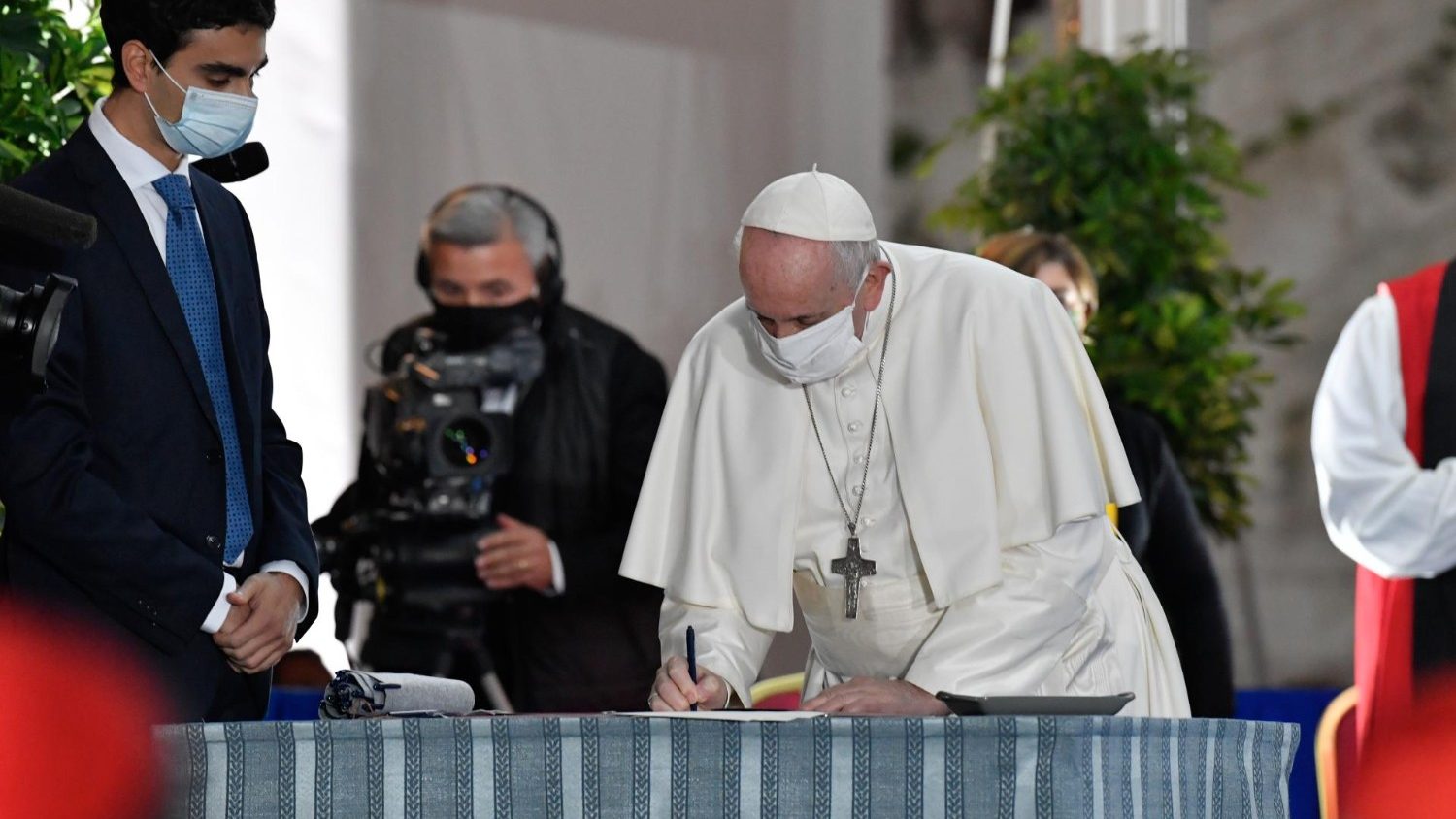 Pope signs Rome 2020 Appeal for Peace – Archdiocese of Malta