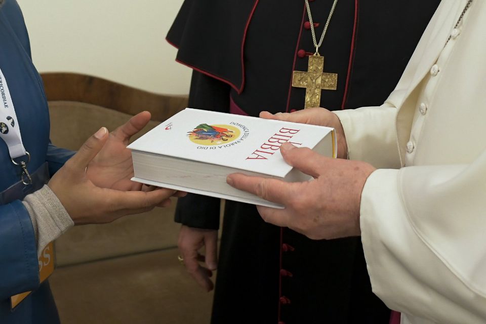 Pope at Audience: The Bible, the place where God meets man ...