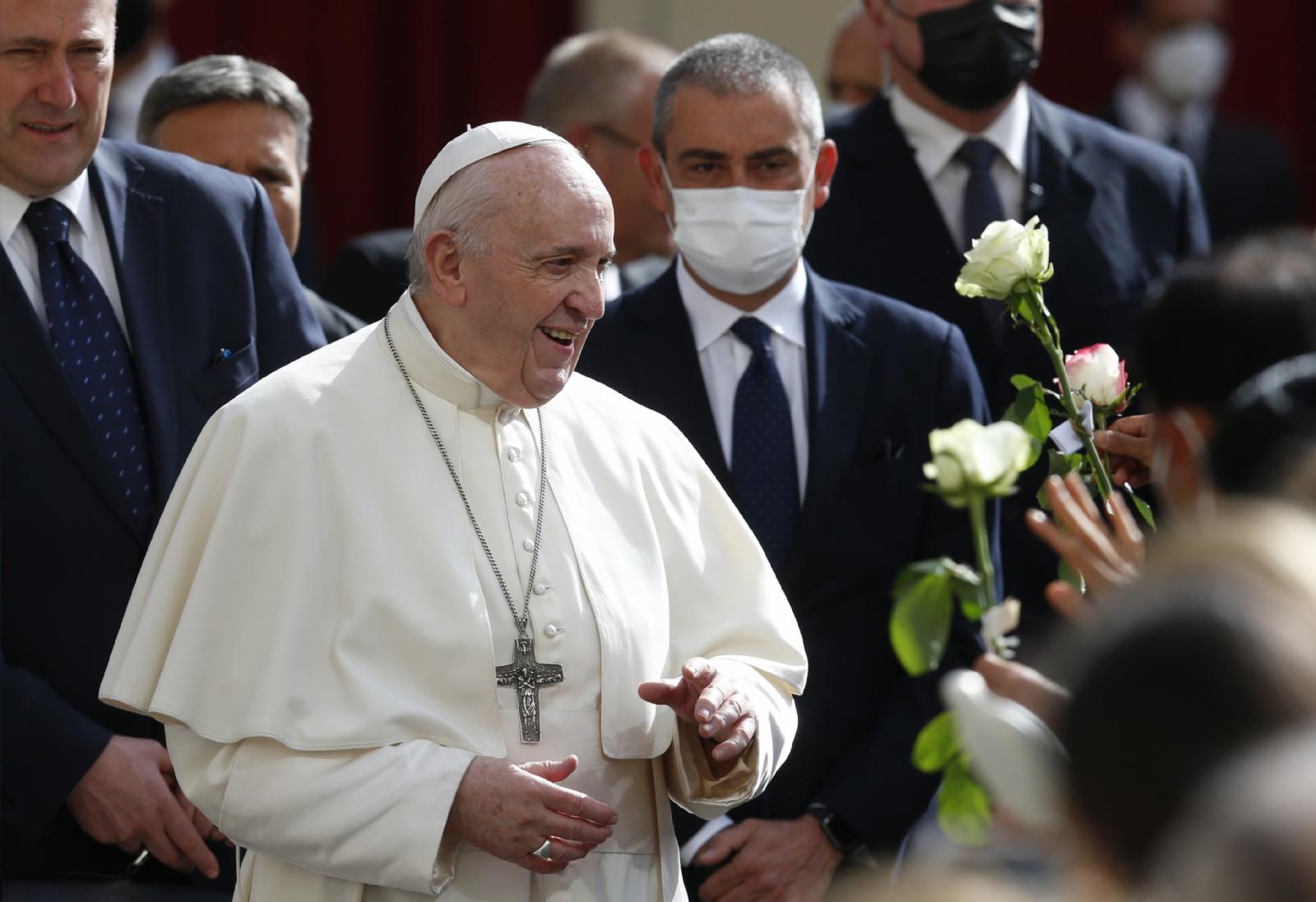 Pope at audience: Your prayers are being heard, do not give up ...