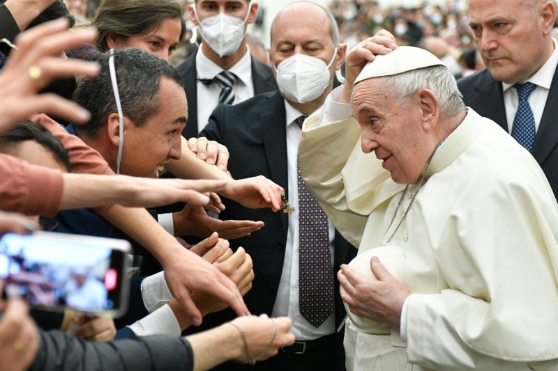 The Pope at Audience: Every war represents an outrage against God ...