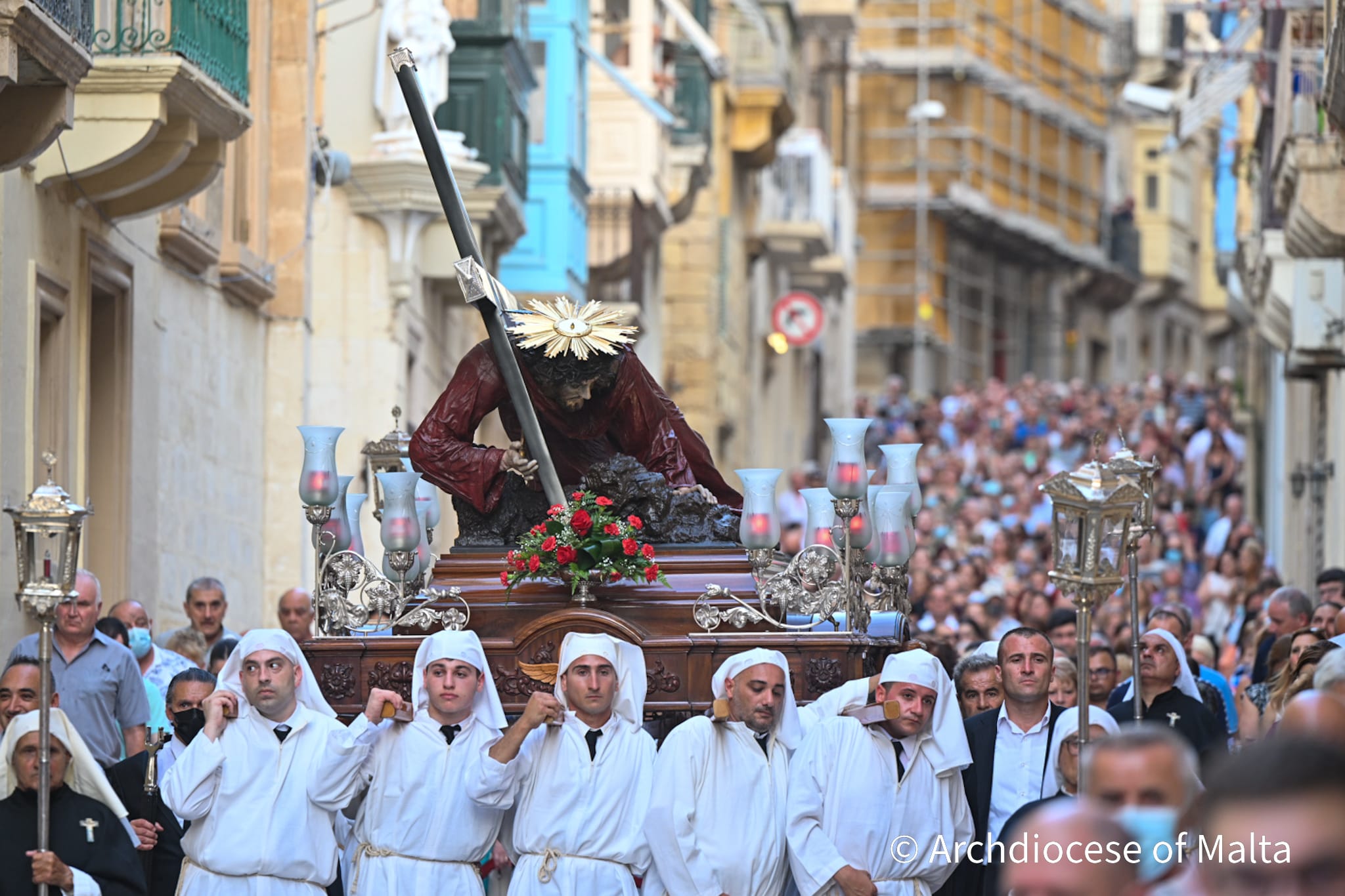 Hundreds attend Christ the Redeemer procession in Senglea – Archdiocese ...