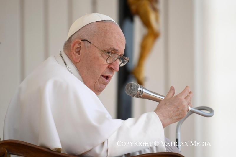 Pope at Audience: We need to receive the word of God and change our ...
