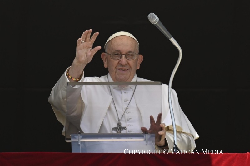 Pope at Angelus: God reveals himself by liberating and healing the ...