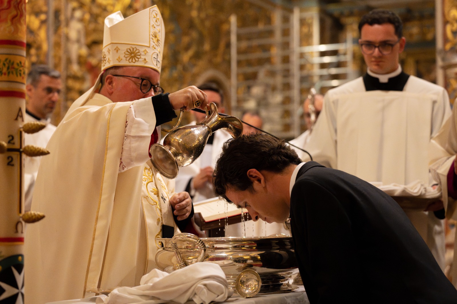 The Archbishop baptises 14 adults from seven different countries ...